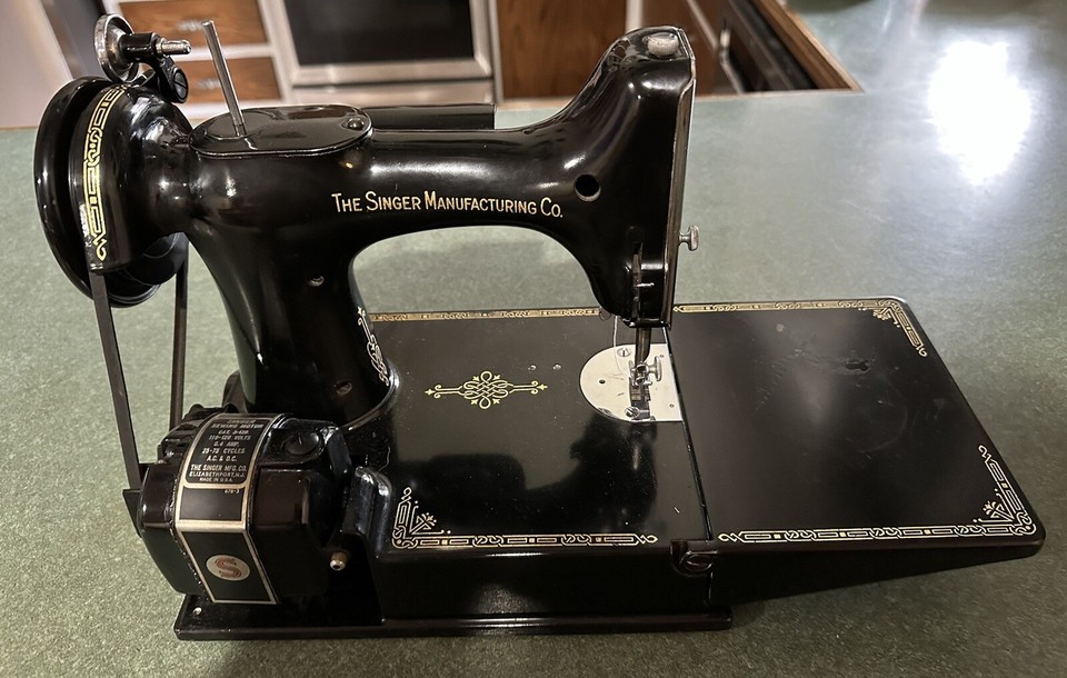 Singer Featherweight 221-1 (manufacture date 1/23/1950) | eBay
