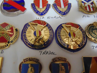 MILITARY INSIGNIA CREST DUI SET OF 2 TRADOC TRAINING & DOCTRINE COMMAND ...