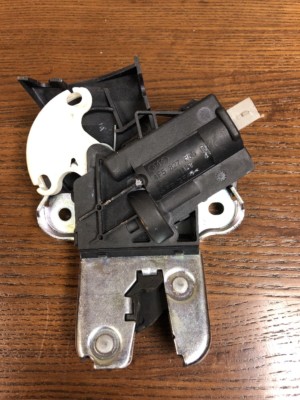 ORIGINAL VW AUDI REAR TRUNK LATCH FITS MANY VW AND AUDI MODELS ...