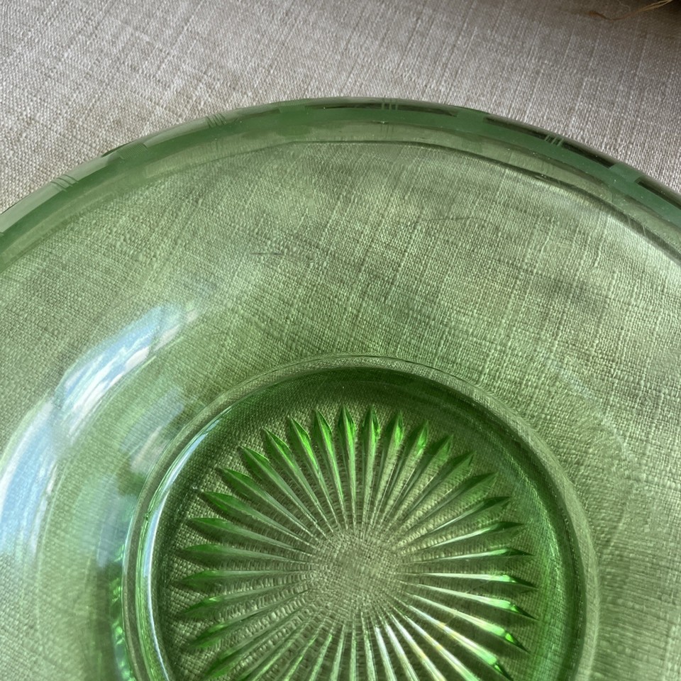 Green Depression Glass bowl, etched flowers , starburst bottom, Mint ...