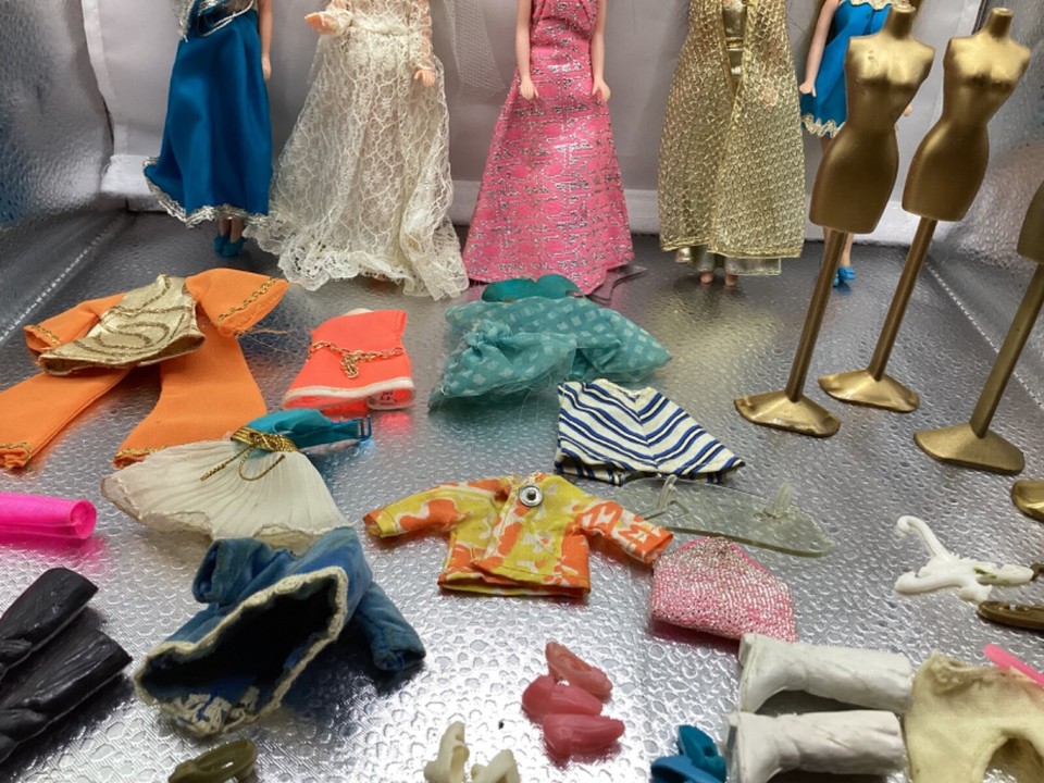 Vintage LOT of 5 1970s Dawn Dolls Plus Clothing Accessories Hair side ...