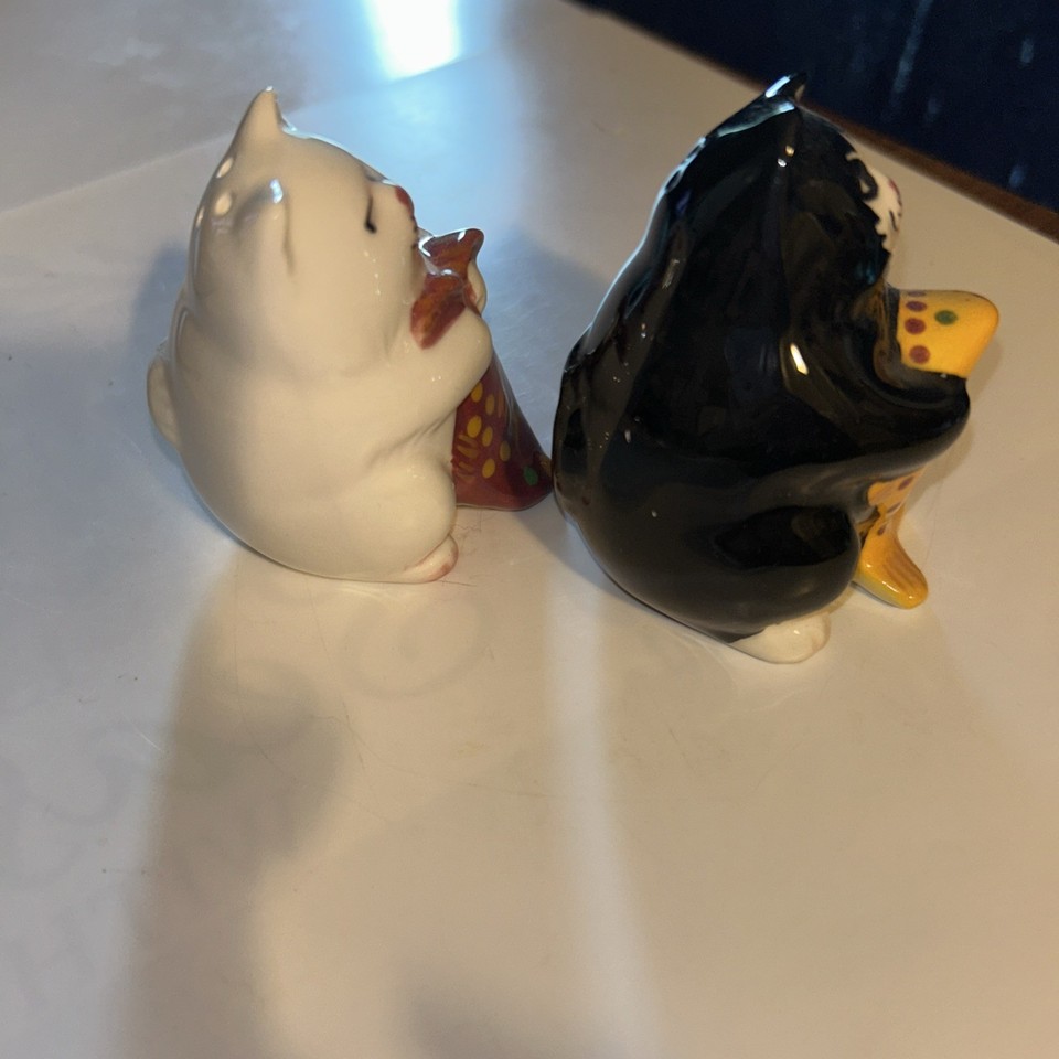 Vtg.Clay Art Salt & Pepper Shaker Set Fat Cat Holding Fish Catfish ...
