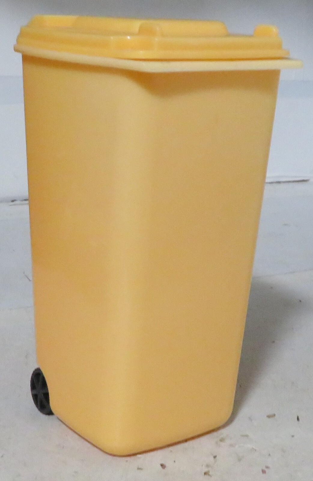 Miniature 6 1/2” Garbage Can Recycle Trash Bin Mini Barbie Doll Toy Pen ...