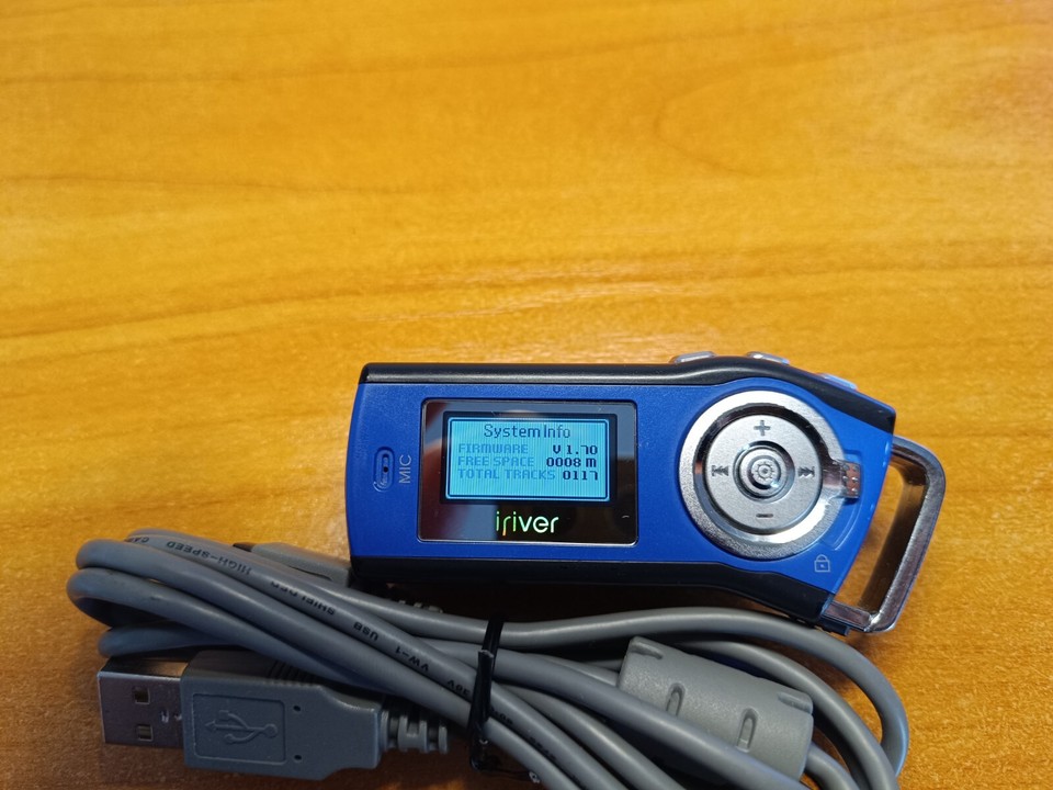 iRiver T 10 Blue (1 GB) Digital MP3 Media Player RARE! | eBay