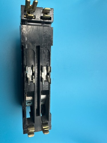 Q12100 Square D 100 Amp 2 Pole Circuit Breaker Type Q1 120/240VAC Plug ...