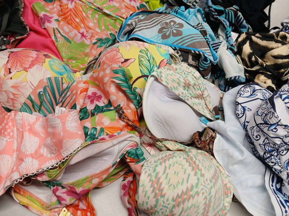 WOMEN'S SWIMWEAR BUNDLE x 20 sizes VARIOUS inc M&S TU FLOOZIE FIGLEAVES ...