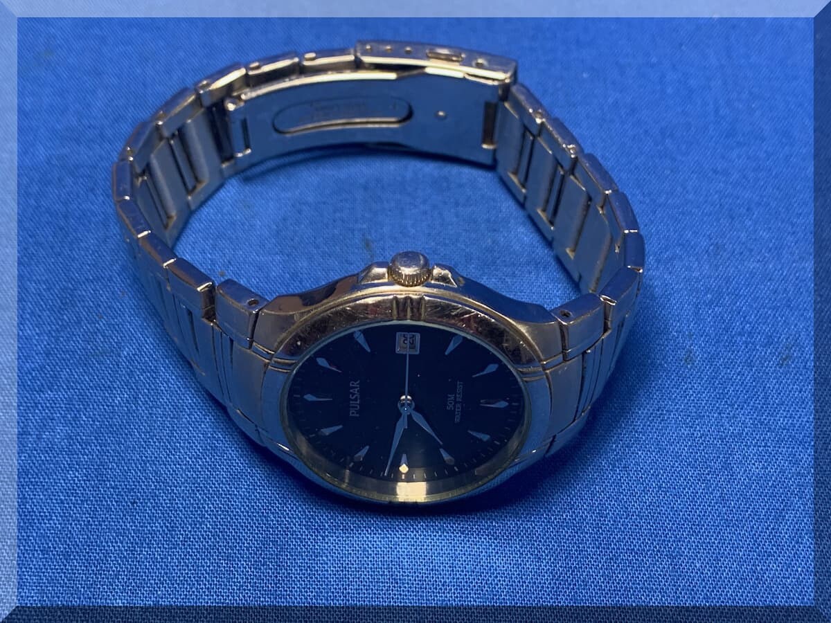 PULSAR 50M DATE BRACELET WATCH WATER RESISTANT - NEEDS BATTERY - FREE ...