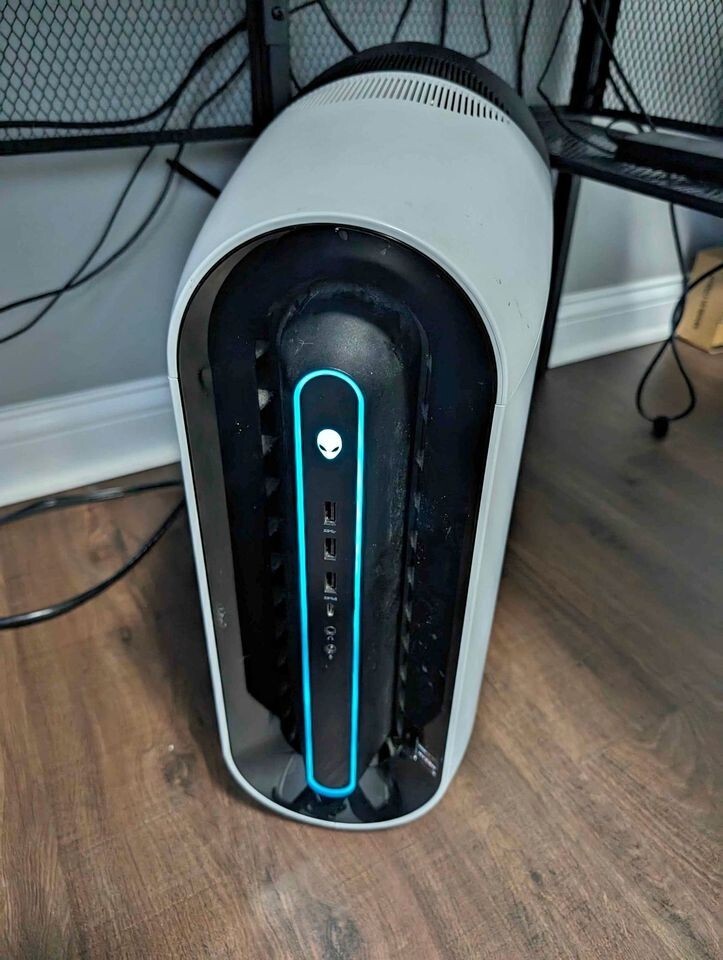 Alienware Aurora R10 (1TB SSD AMD Ryzen 7 3700X 32GB) Gaming Desktop ...
