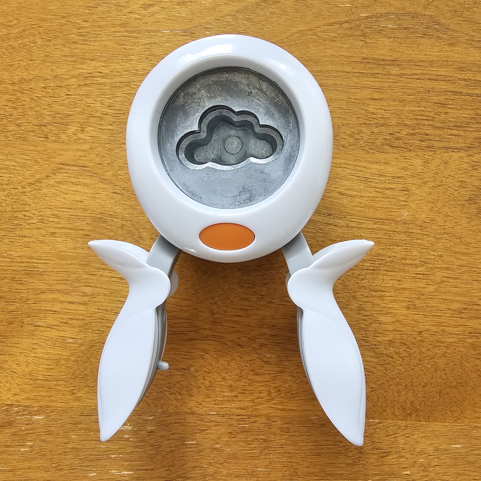 Fiskars Cloud Easy Squeeze Paper Punch 1.5 x .75 Crafts Scrapbooking | eBay