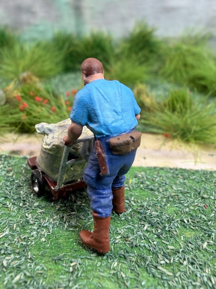 OO SCALE MODEL Railway Figure Man With Barrow 3d Printed Hand Painted ...