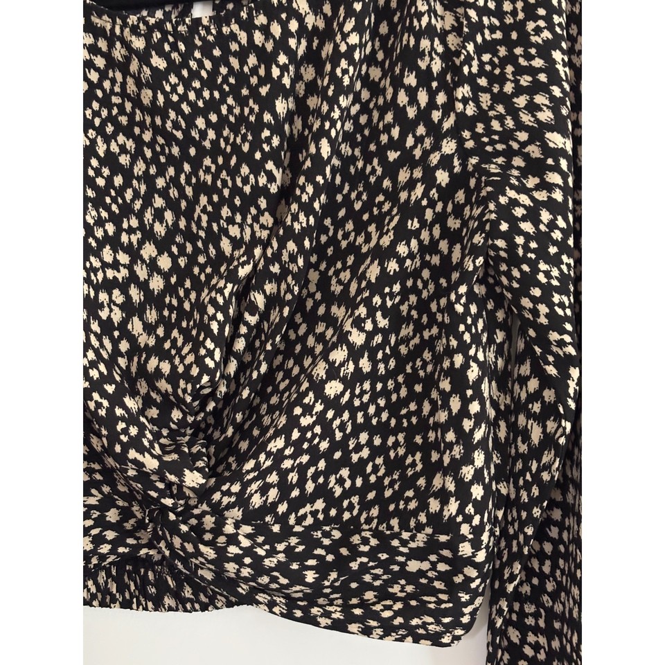 Sadie and Sage Black Leopard Print Twist Front Long Sleeve Top Size ...