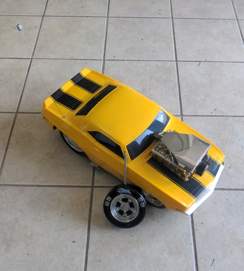 2004 Muscle Machines 1969 Camaro Z28 Remote Control R/C Large Yellow ...