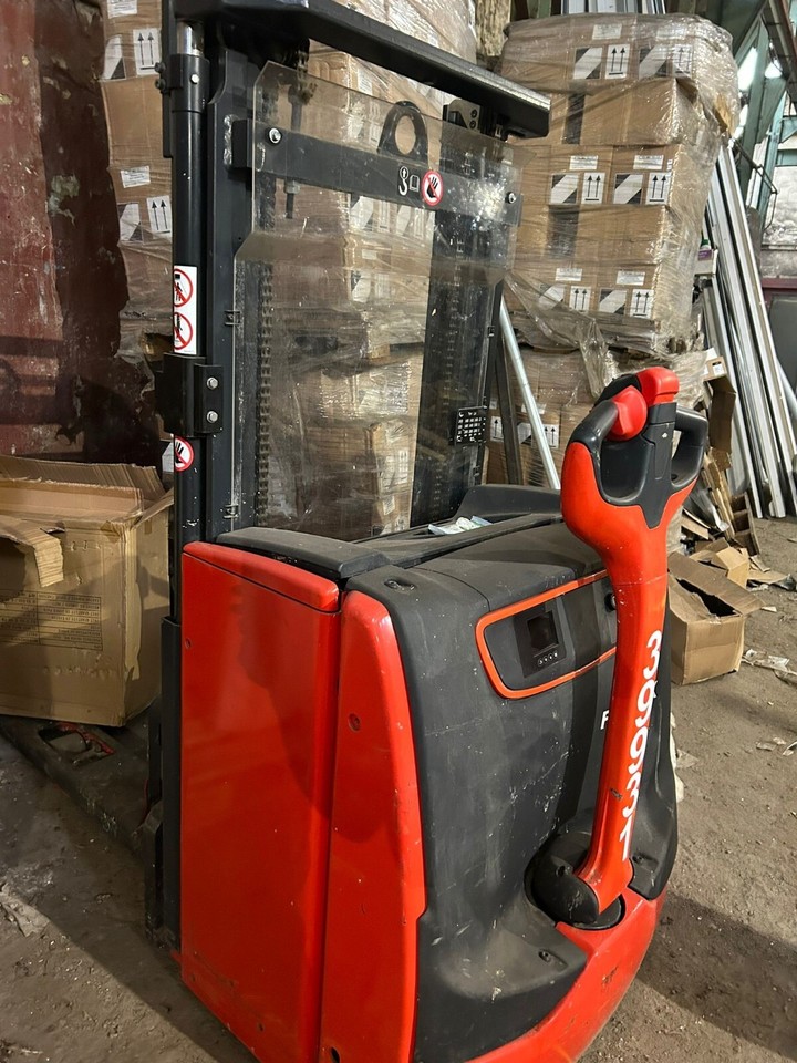 Lansing Linde L14 Electric Pallet Stacker, red, very good condition ...