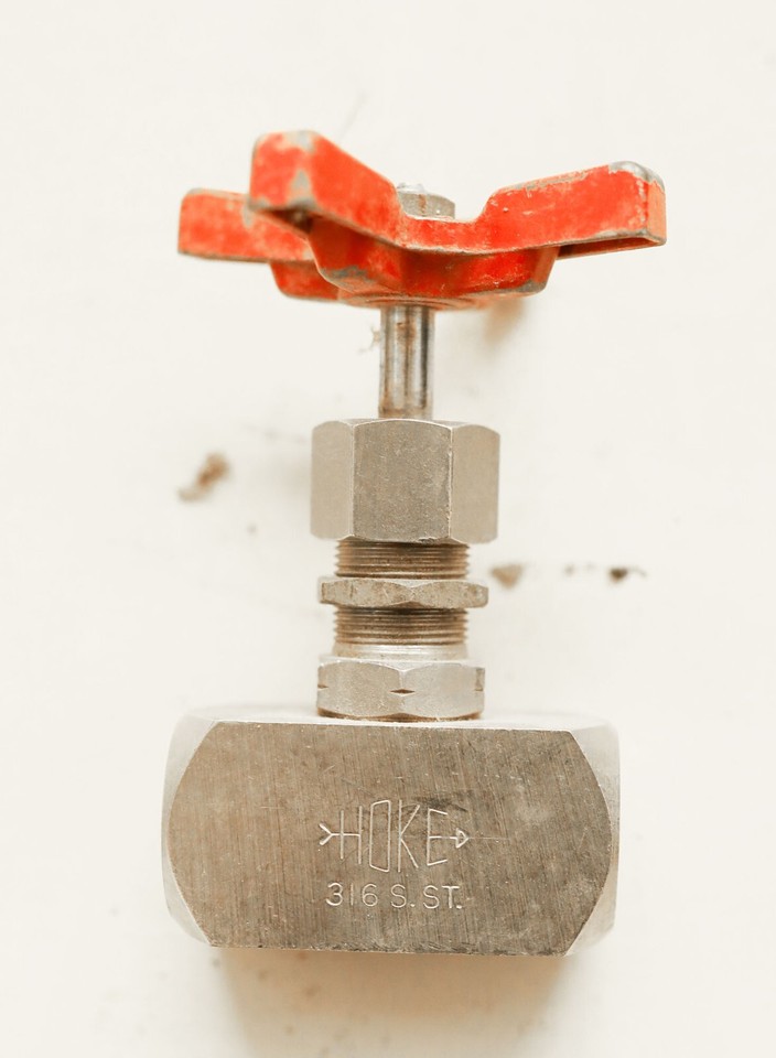 Hoke 2112F6Y Needle Valve NPT Female Inlet / Outlet 6000 PSI 316 SST | eBay