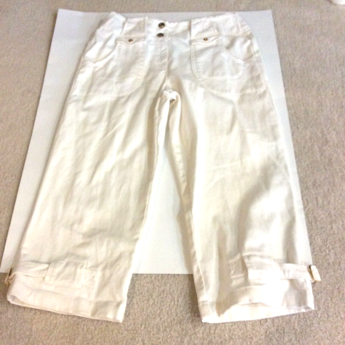 St. John Sport Womens White Capris 28" Waist Gold Buttons | eBay