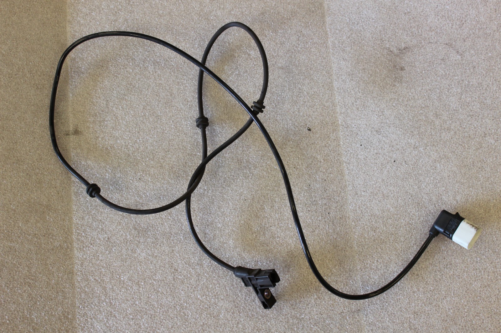 R231 Mercedes Rear Axle Brake Caliper Electrical Wiring Harness Wear ...