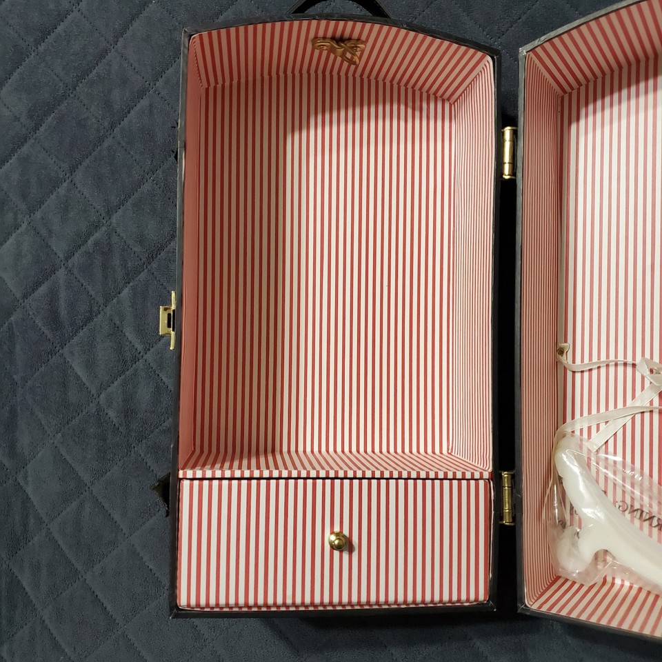 Mary Engelbreit Robert Tonner Christmas Trunk for Ann Estelle Doll Case ...