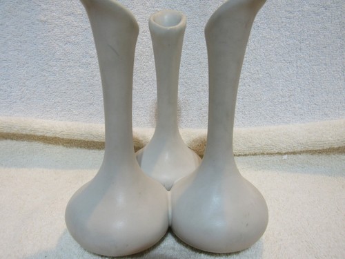 VINTAGE VAN BRIGGLE TRIPLE BUD VASE WHITE 7" | eBay
