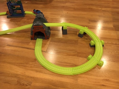 Thomas & Friends Trackmaster Thomas’ Midnight Ride Set T5608 Glow In ...