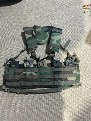Beez Combat Systems Chest Rig, M81 Woodland, 5 Cell AR Mags, Padded ...