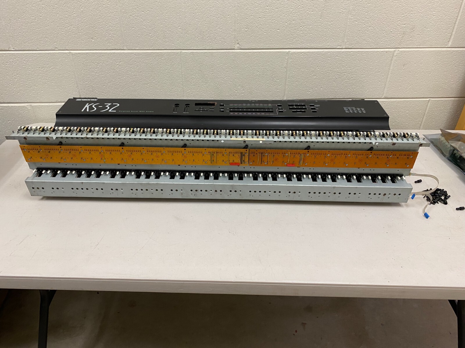 Ensoniq KS-32 (76 keys) Weighted Keys -all keys tested - work AS IS ...
