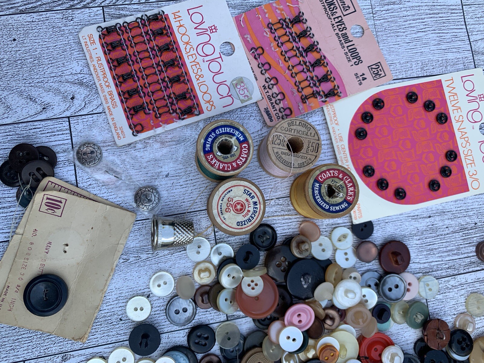 Vintage BUTTONS LOT Thread Old Tin hinged Box England Riley Bros Sewing ...