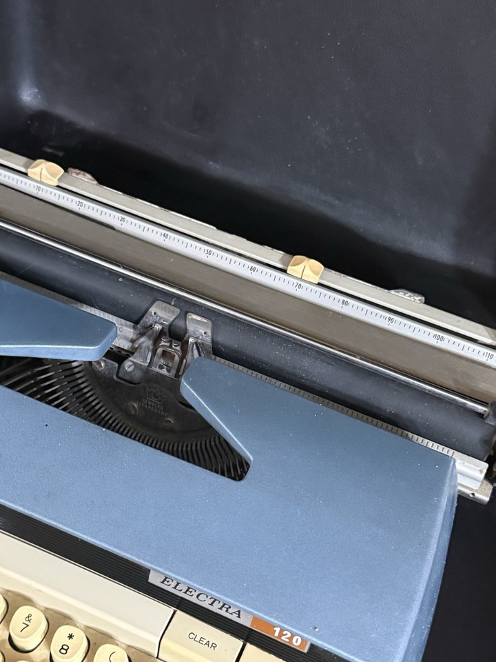 Vintage Smith-Corona Electra 120 Typewriter With Case Beautiful Sky ...