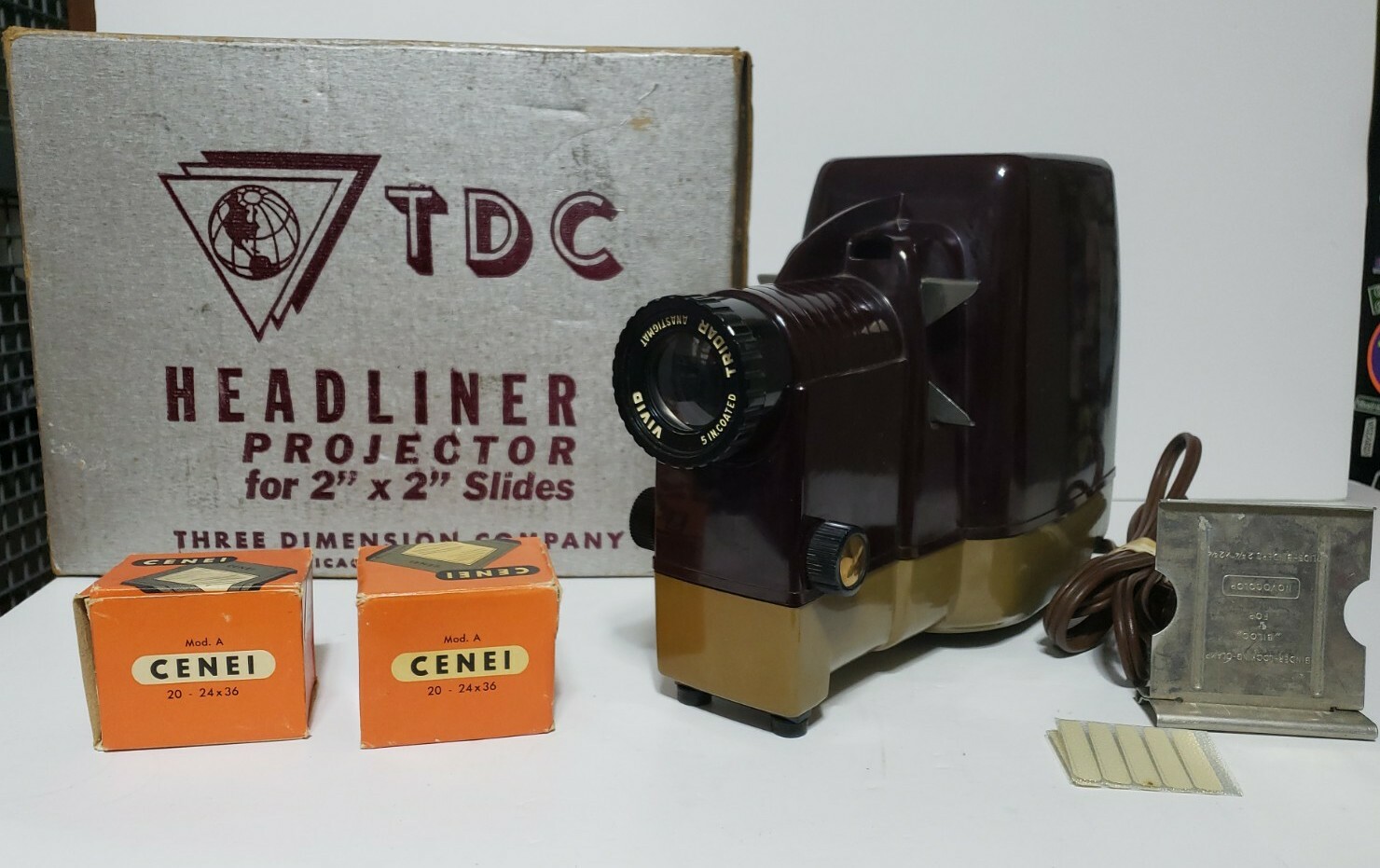 TDC Headliner Projector (MODEL 225)for 2x2 slides w/ slides included ...