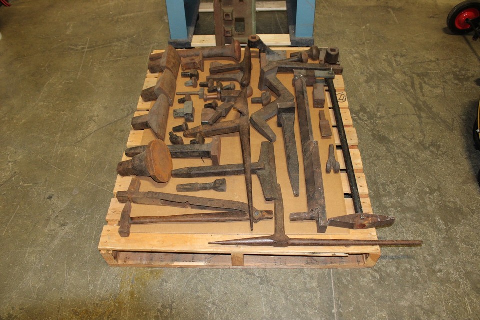 VINTAGE PEXTO 982 FORMING STAKE BENCH WITH 46 ANVILS & EXTRA 982 PLATE ...