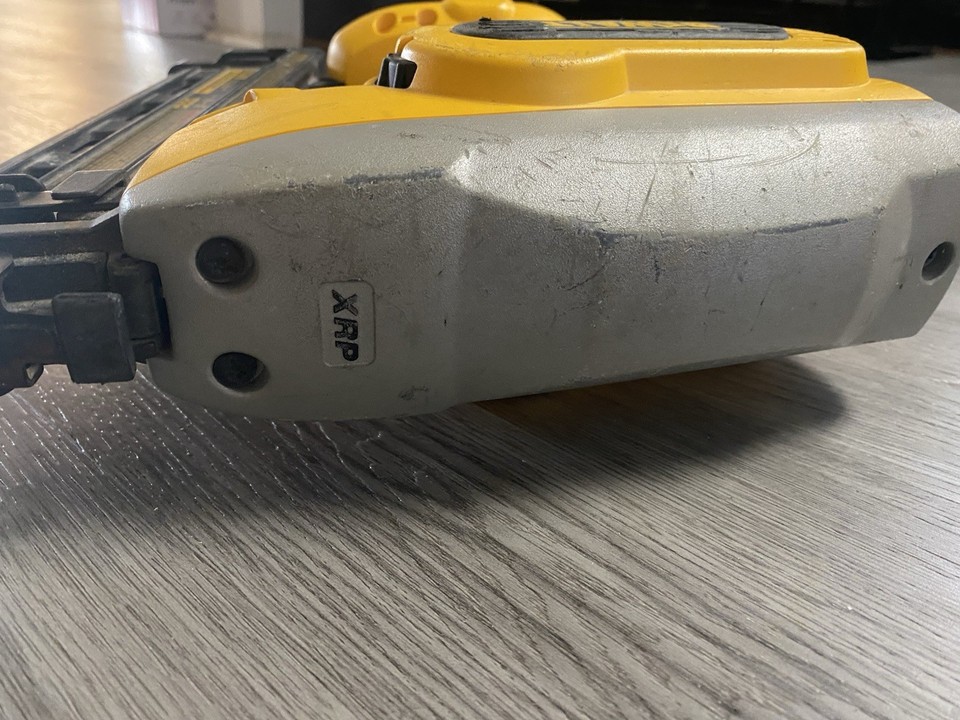 DeWalt DC618 18V Cordless XRP 16 Gauge Angled Finish Nailer (Tool Only ...