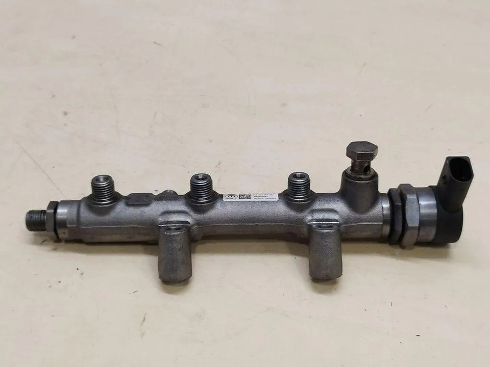 AUDI A8 D2 4D2, 4D8 Fuel Rail 059130090CA 3.00 Diesel 2011 31422179 ...