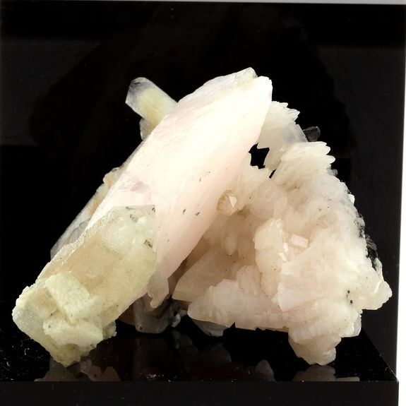 Stones And Minerals. Calcite + Quartz. 748.2 CT. Huanggang, Mongolia ...