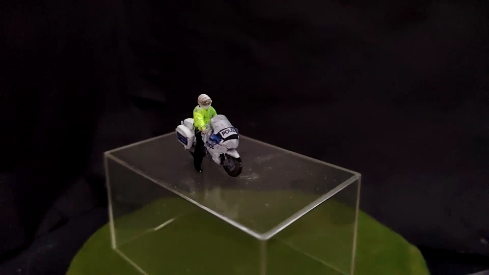 00 Gauge 1:76 Resin Hand painted figure 1 x SEG escort Police Bike ...