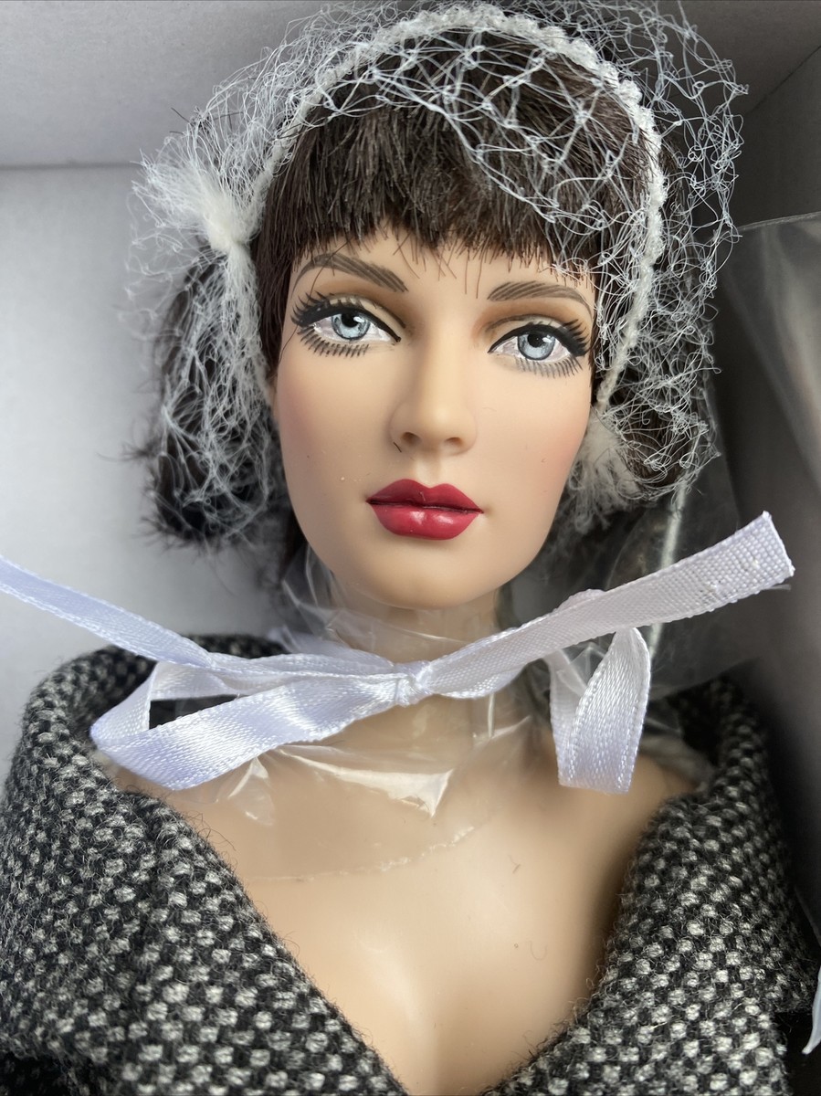 TONNER 22 AMERICAN MODEL DOLL SET-WIGGED- STUNNING INSET, 47% OFF