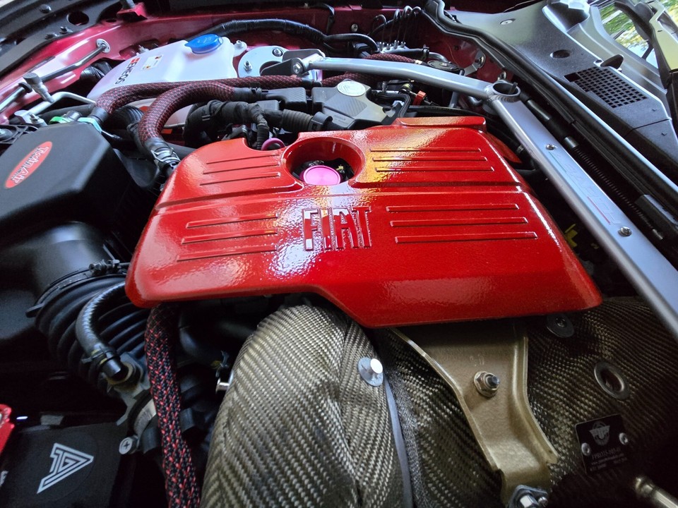 FIAT 124 Spider Abarth 1.4l Multiair Turbo Engine Motor Red Top Cover ...