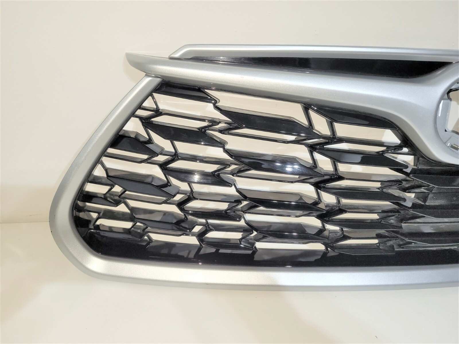 OEM 2020 2021 TOYOTA HIGHLANDER FRONT UPPER GRILLE GRILL 53111-0E250 | eBay