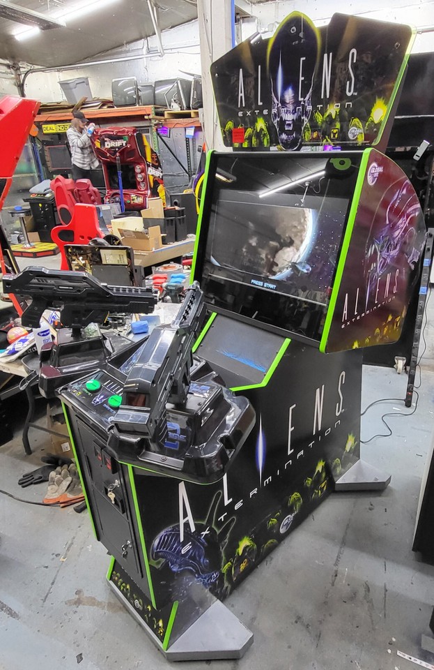ALIENS EXTERMINATION Full Size Arcade Shooting Game- WORKING - 27" LCD ...