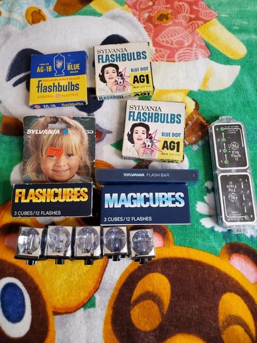 Vintage Magicube, Flashbulb Sylvania Flash Bar and GE Flip Flash Lot ...