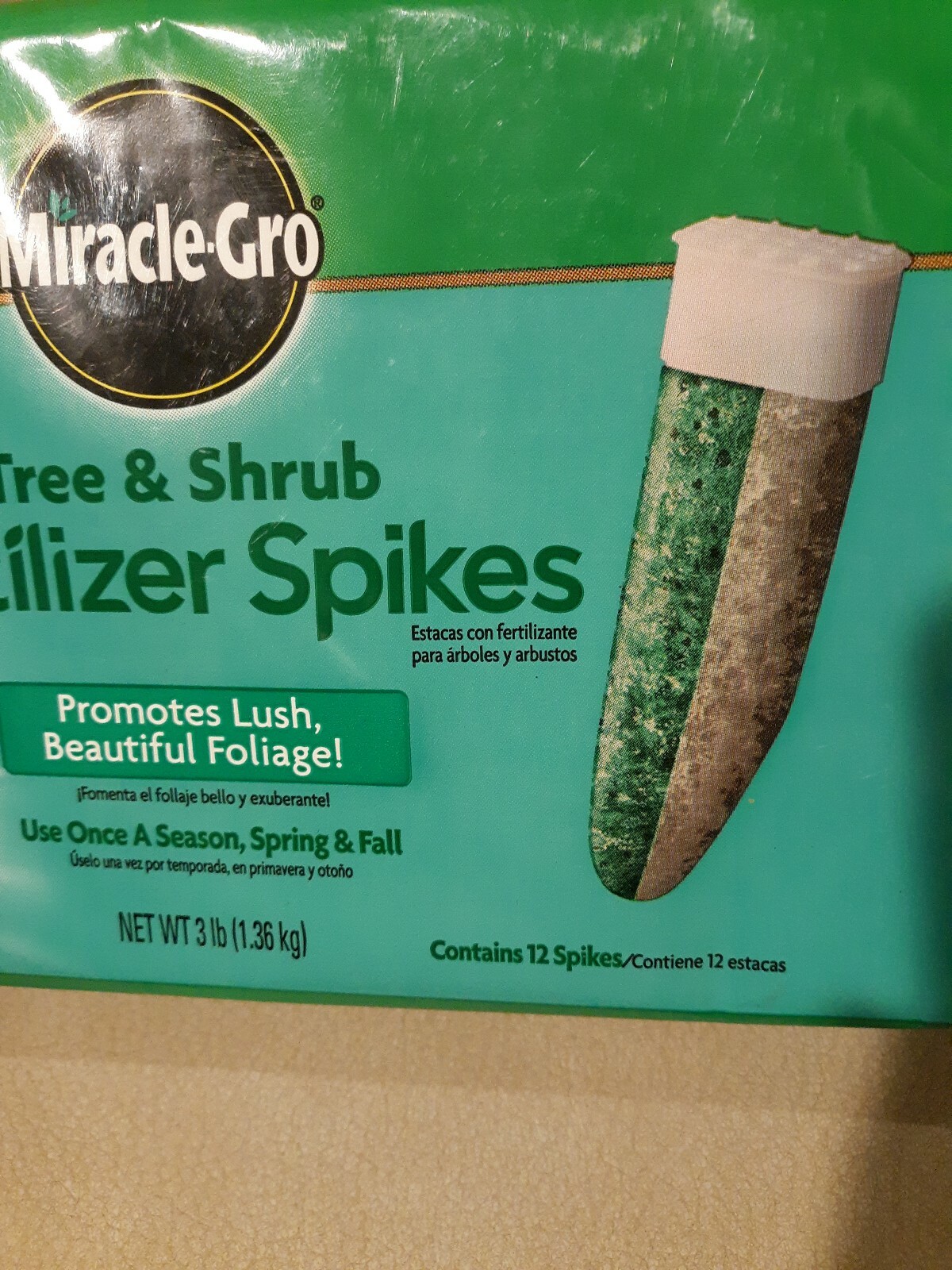 Miracle Gro Tree & Shrub Fertilizer 12 Spikes Promotes Lush Beautiful ...