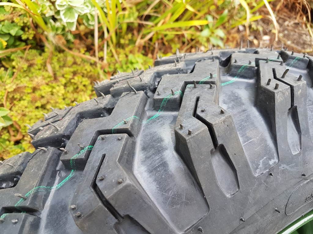 LAND ROVER SERIES STEEL RIMS REFURBED BRONZE GREEN WITH 600 X 16 TYRES ...