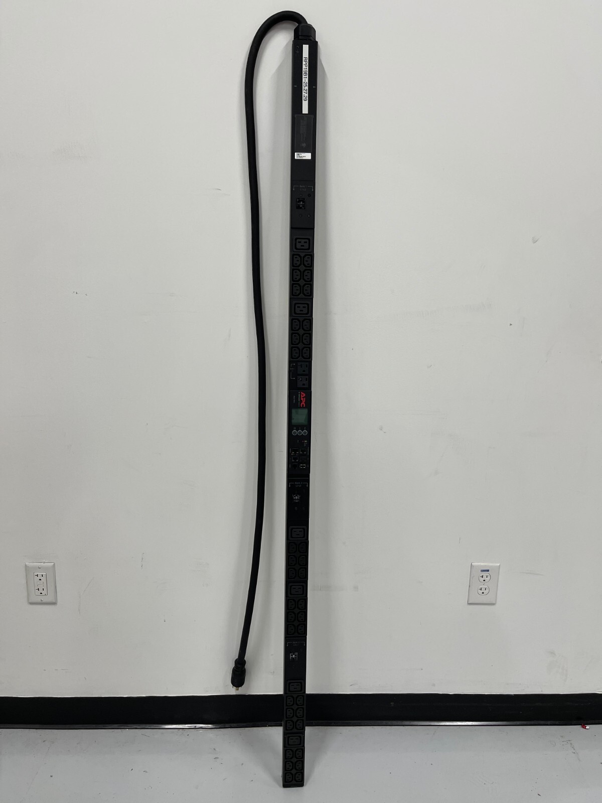 APC 208V/30A Metered 3-Phase Rack Mount PDU (AP8865) *PLEASE READ ...