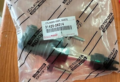 Cilindro principale frizione originale OEM 31420-0K014 adatto a Toyota ...