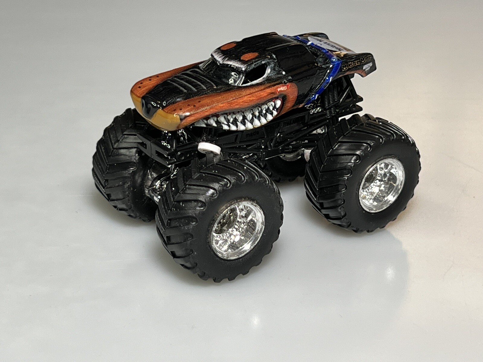 Monster Mutt Rottweiler Monster Truck
