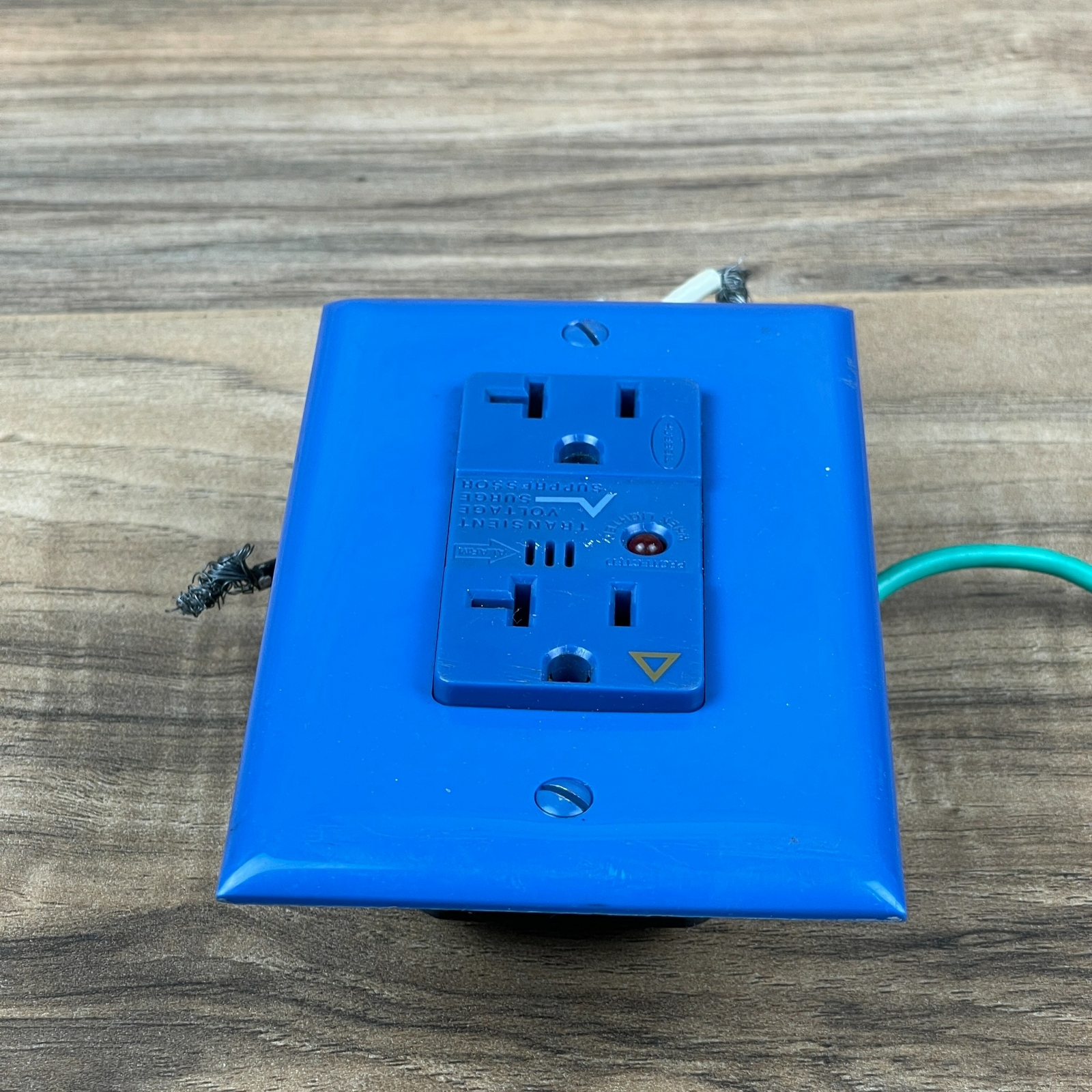 Hubbell Blue 500V LED Indicator Decora Plus Duplex Surge Suppressor ...