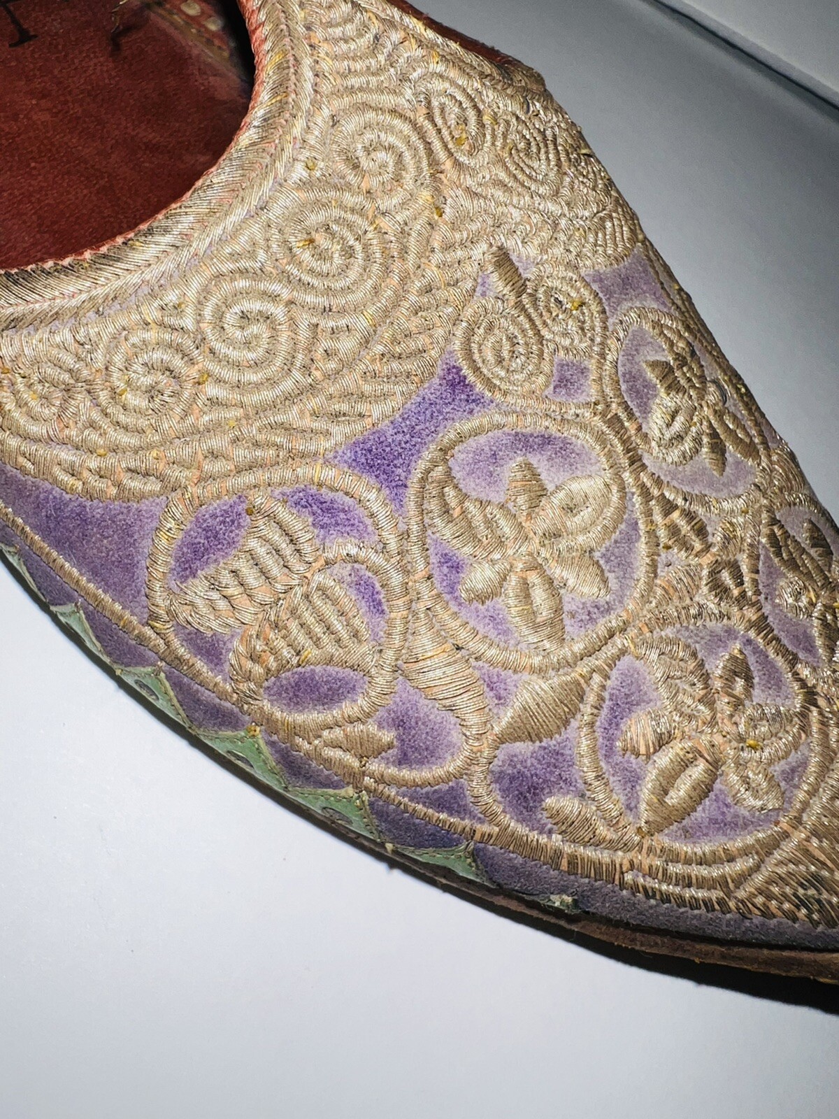 VINTAGE ARABIAN PERSIAN GENIE LEATHER HANDMADE EMBROIDERED CURLED CURL ...