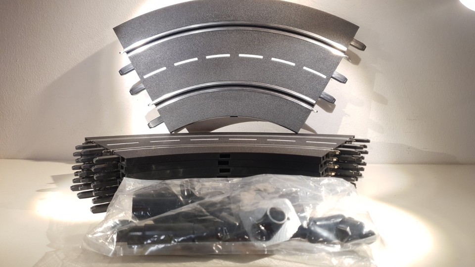 Carrera 132 124 Gebogene Schienen Kurve 60° 8 Stück 127752 mit Pfeiler ...