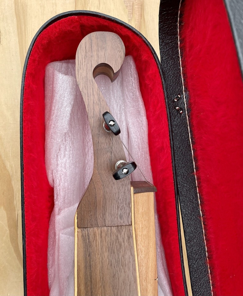 Mountain Dulcimer String Instrument w/ Carry Case and extras (Expertly ...