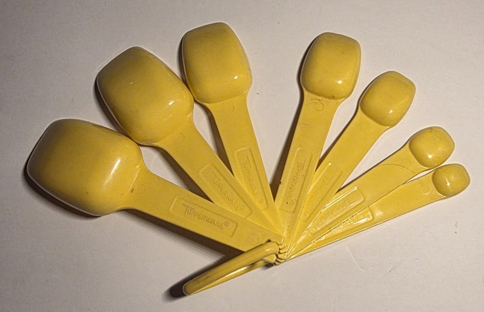 Tupperware Measuring Spoons Set D Ring Yellow Vintage Retro Appears New ...