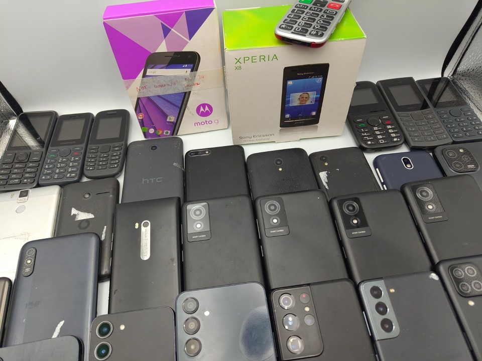 Job lot 38x Phones - Samsung Galaxy S23 S22 S21 Etc, Huawei HTC Faulty ...
