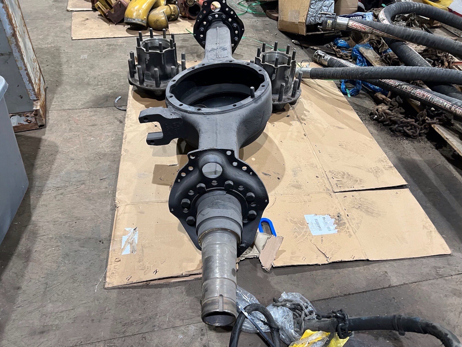 2007 Peterbilt 379 rear end housing With Hubs | eBay